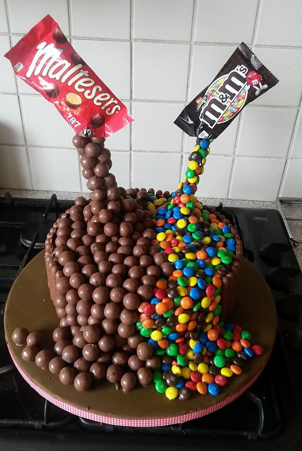 20 Cakes That Are So Awesome, You Kinda Don't Want To Eat Them