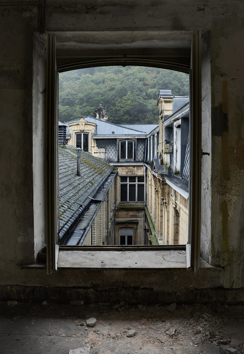 Photographer Captures Stunning Photos While Exploring Hidden, Abandoned ...