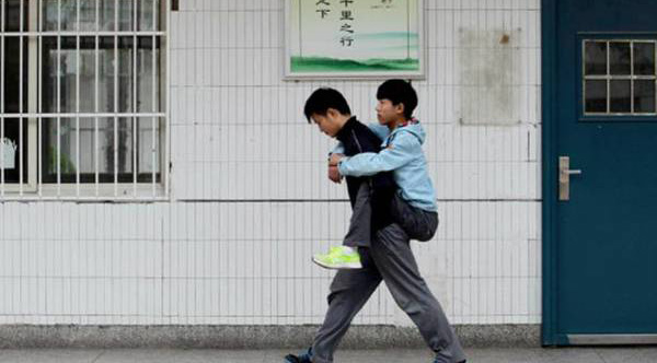 He Carries His Friend To Every Class, 12 Times A Day. And He's Been ...