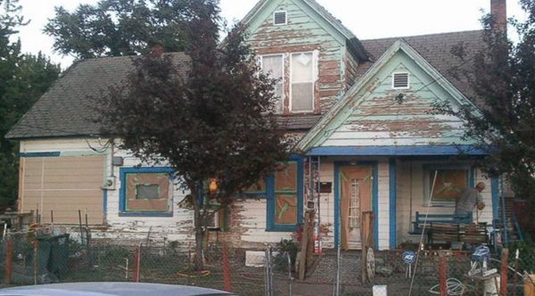 Good Samaritan Gathers 100 Volunteers To Paint Elderly Man's Home In An ...