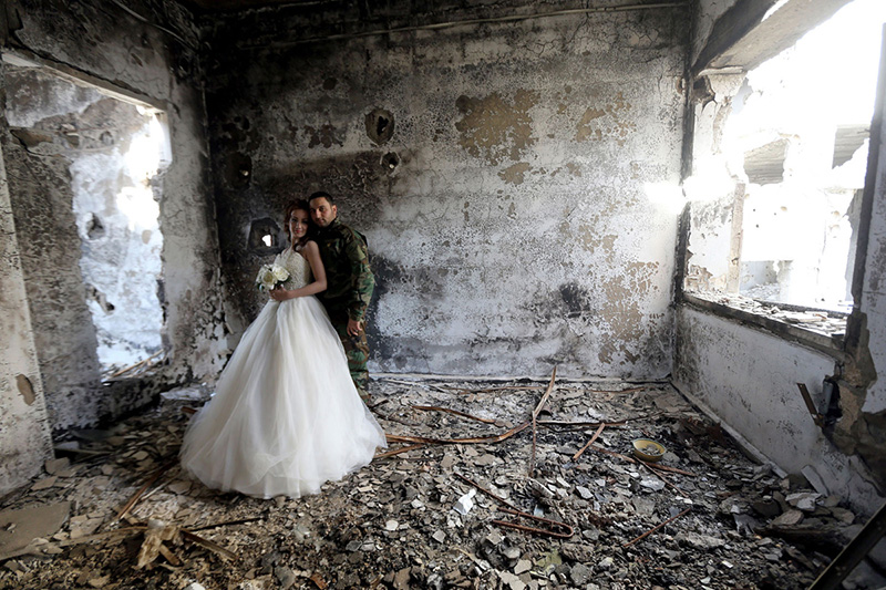 Syrian Newlyweds Take Wedding Photos Amid The Ruins Of A War-Torn City