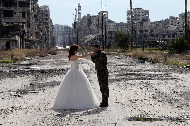 Syrian Newlyweds Take Wedding Photos Amid The Ruins Of A War-Torn City