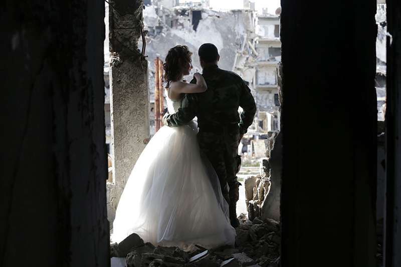 Syrian Newlyweds Take Wedding Photos Amid The Ruins Of A War-Torn City