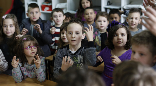 First-Graders Learn Sign Language To Communicate With Their Deaf Classmate