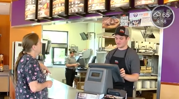 A Taco Bell Customer Was Getting Frustrated, Then The Teenage Cashier ...