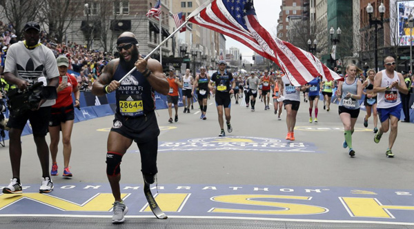 Amputee Marine Ran The Boston Marathon And Carried The American Flag ...