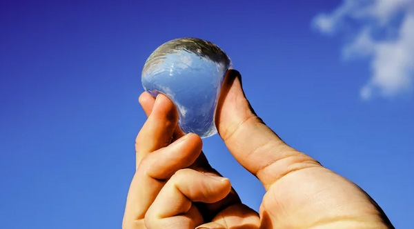 These Edible Water Bottles Will Eliminate The Need For Plastic Packaging