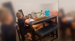 Penguins hugging: Cute Animal Photos